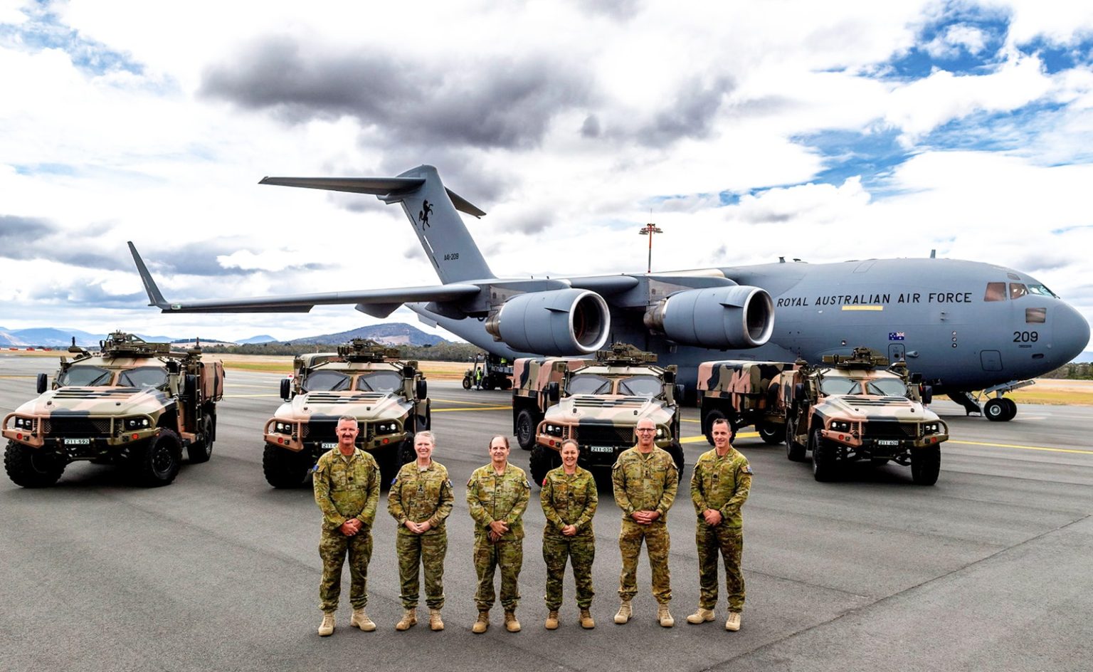 Royal Tasmania Regiment takes delivery of Hawkei protected military ...