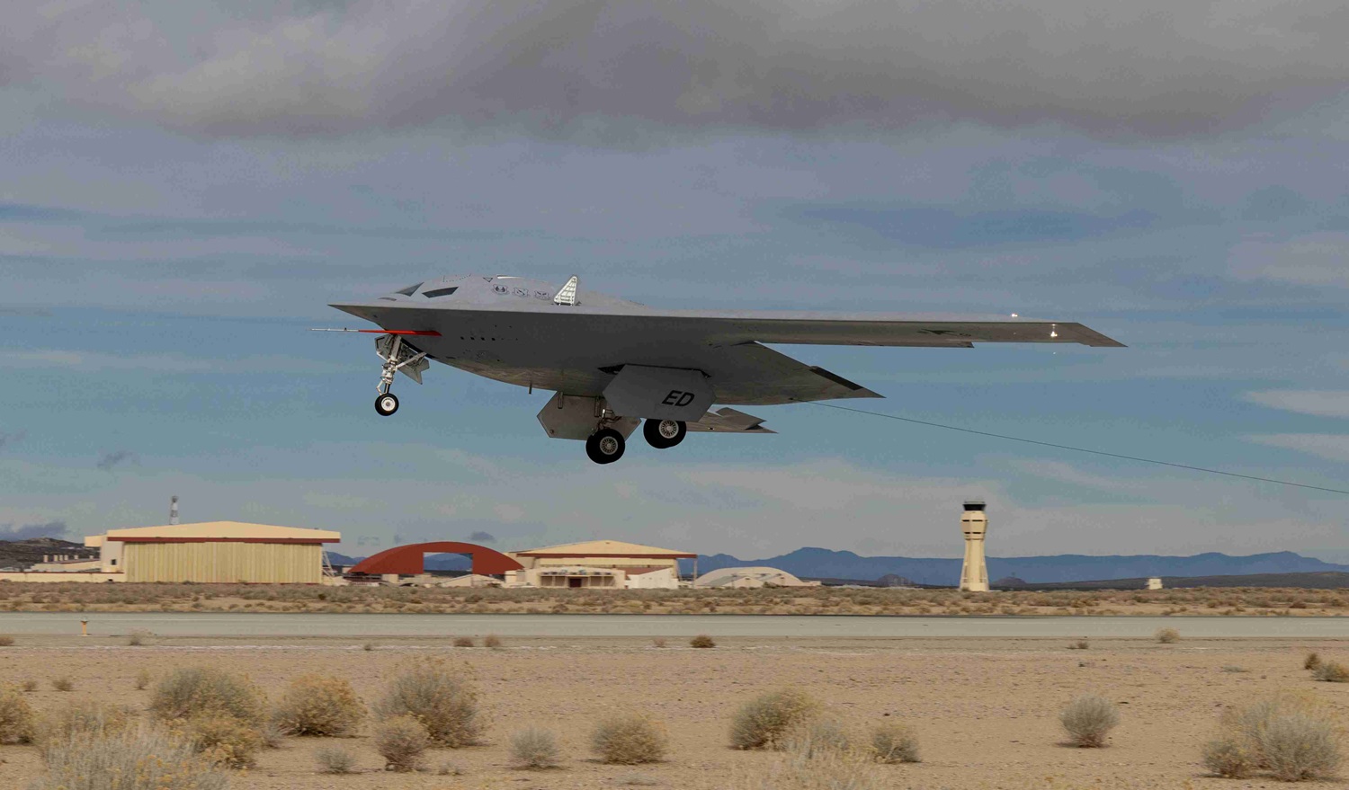 US Air Force reveals first pics of secretive new stealth bomber in ...