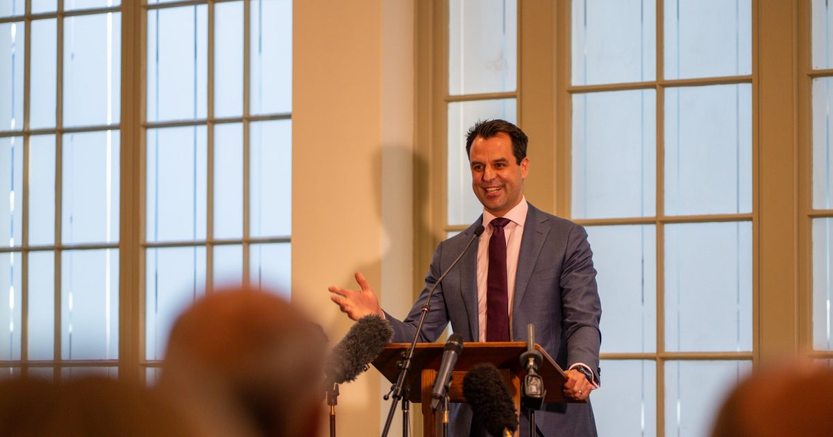 New Labor leader prepares to steer the party out of its long Winter ...